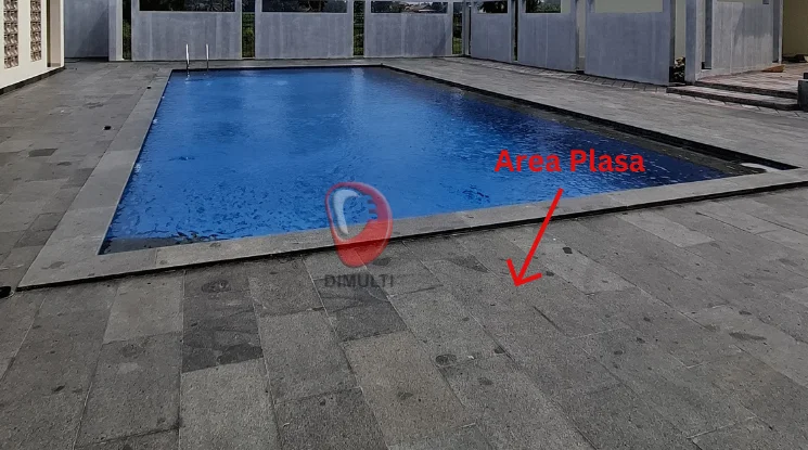 Tips Membersihkan Batu Plasa Kolam Renang Berlumut